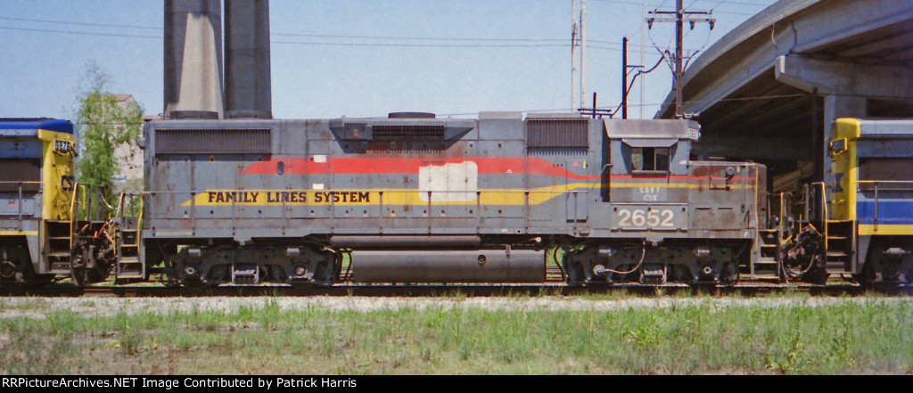 CSX 2652 X-CRR Family Lines 6001 GP38-2 westbound out of CSX Gentilly Yard with CSX 5876 B36-7 ...